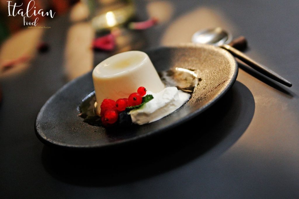 Traditional Panna Cotta: How to Make Italian Vanilla Panna Cotta at ...